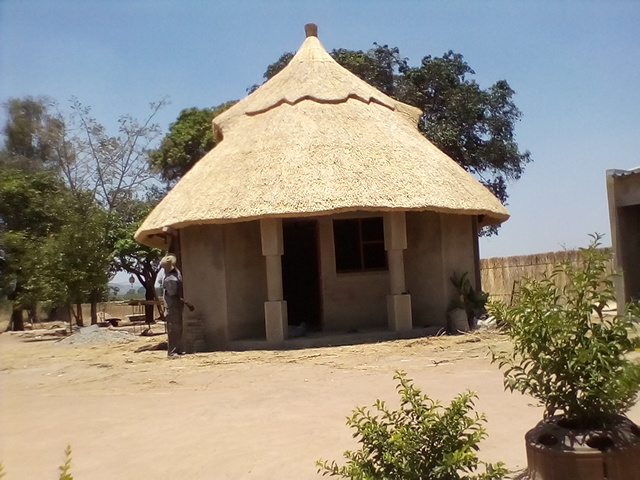 Framework Thatchers Zimbabwe: Thatched kitchen and round hut thatching ...