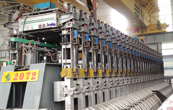 Automatic anode jacking frame has a broken wind hold function