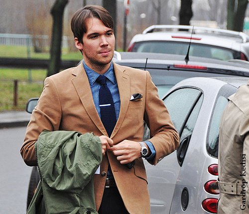 Gardrop Kedisi: Yakı[şık]lı : Adam Kelly