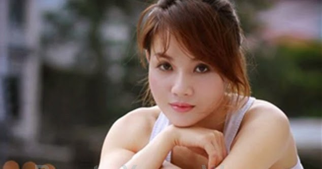 Beauty Young Woman: Beautiful face a yearning woman