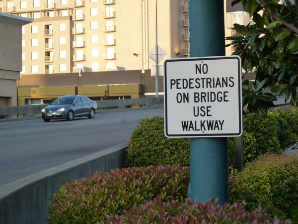Walking San Francisco Bay: Emeryville, Powell St. - May 4, '11