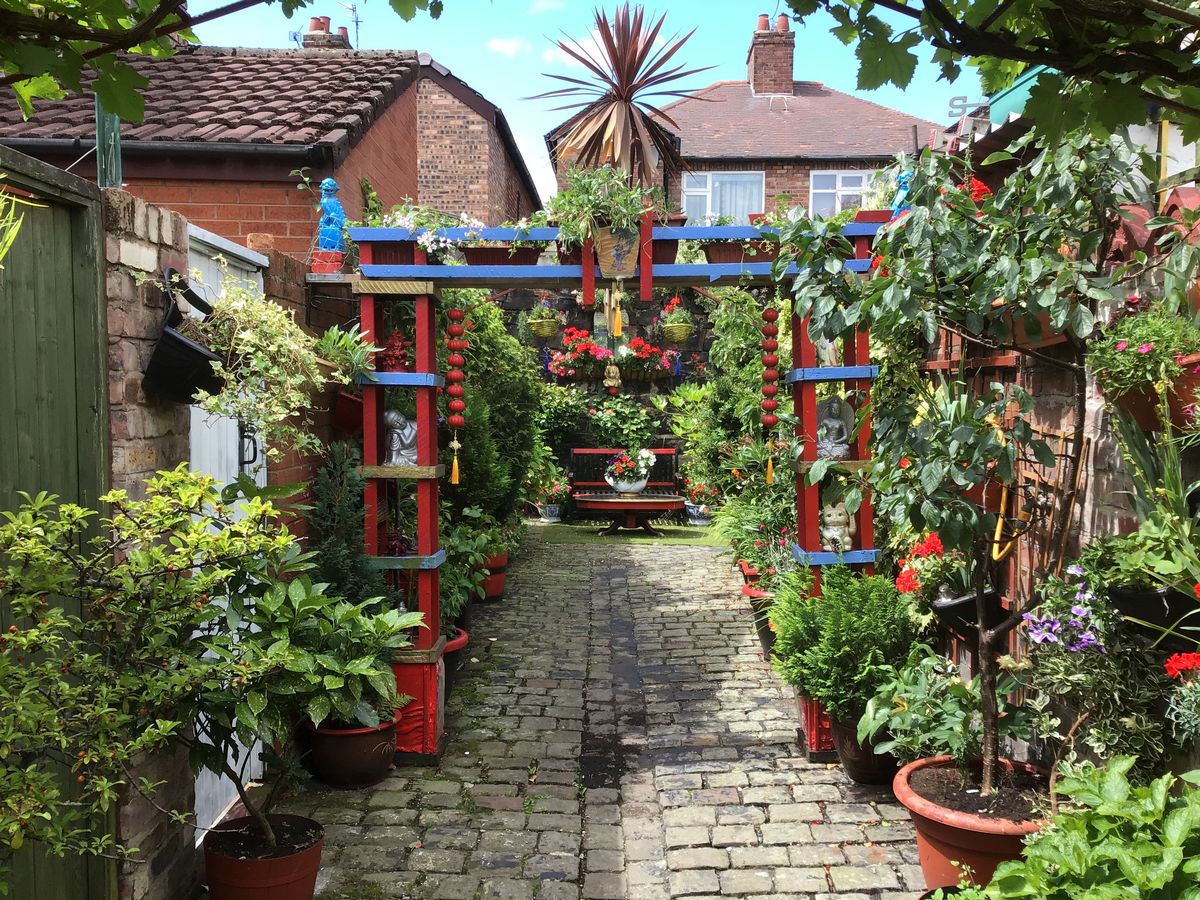 A Gallery of Ginnels