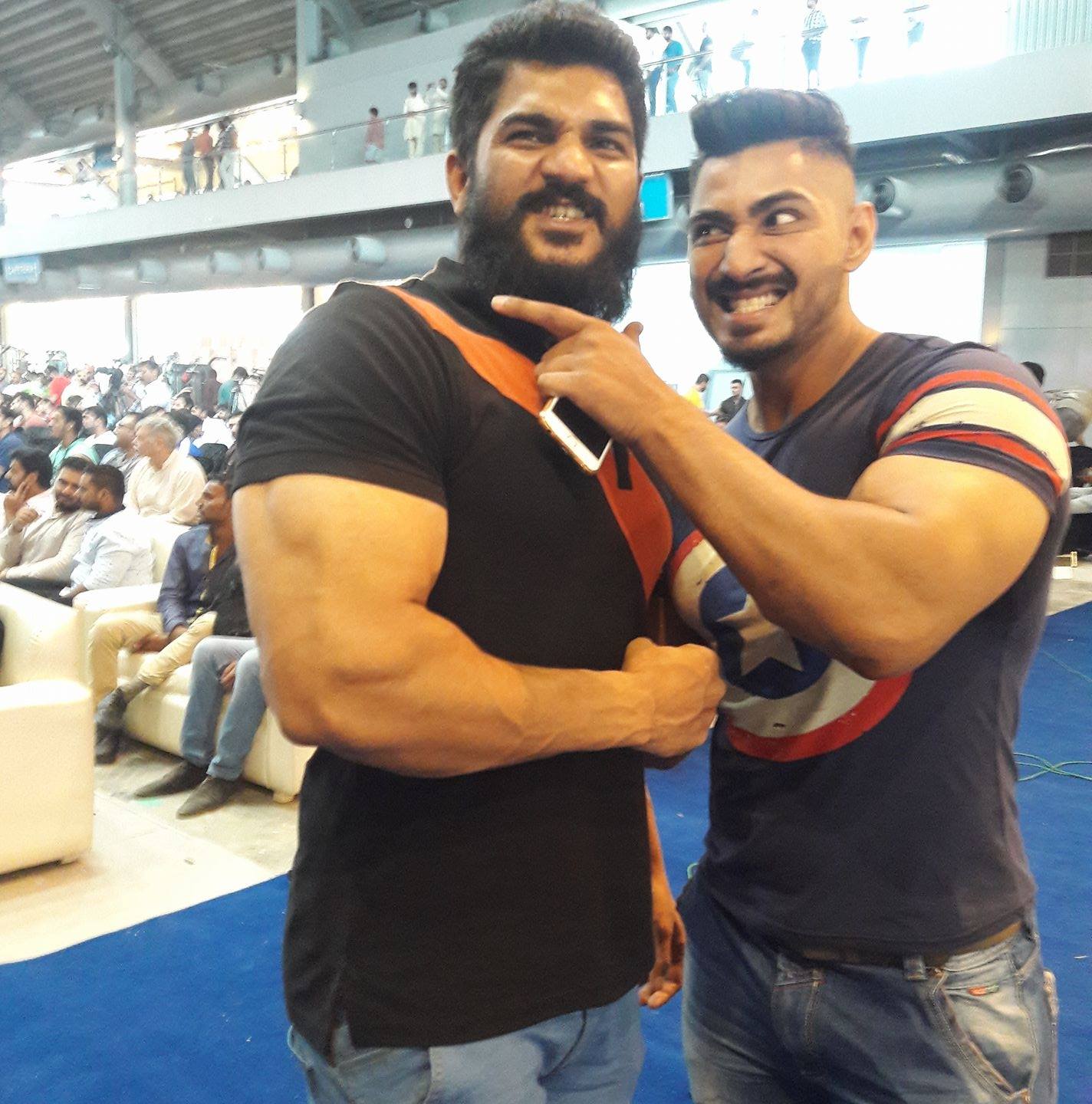 world bodybuilders pictures: loyllepuri faisalabadi bodybuilder rafaqat ...