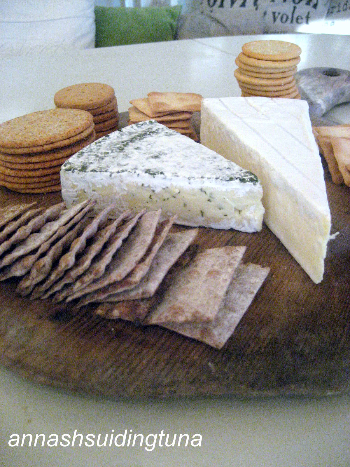 annas hus i dingtuna: Ost och kex