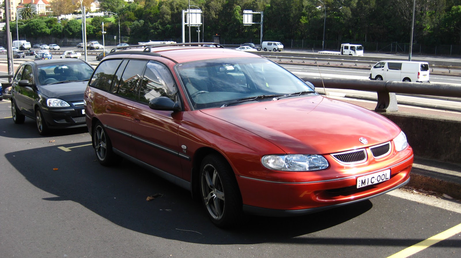 Aussie Old Parked Cars: 1999 Holden VT Commodore Olympic Edition Wagon