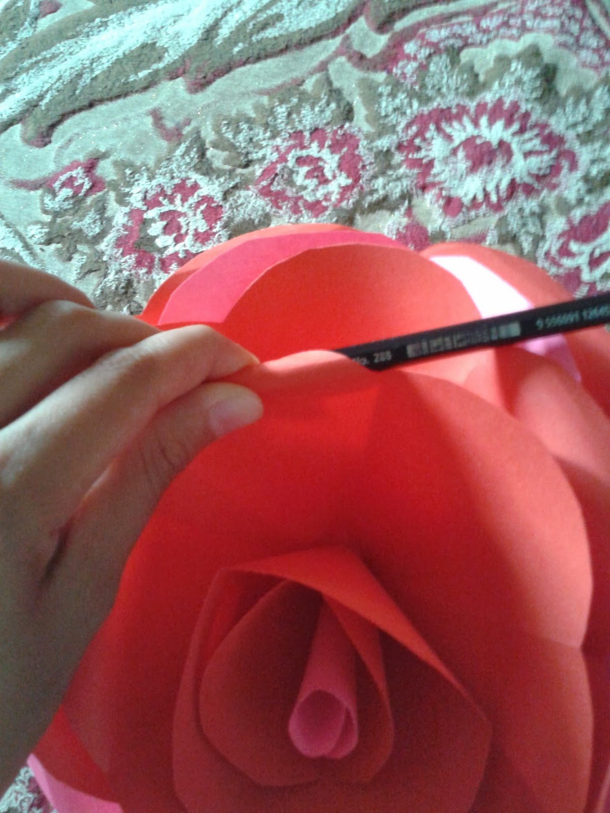 Cik Pepatung: DIY: Bunga ros besar mudah (Rose Foam)