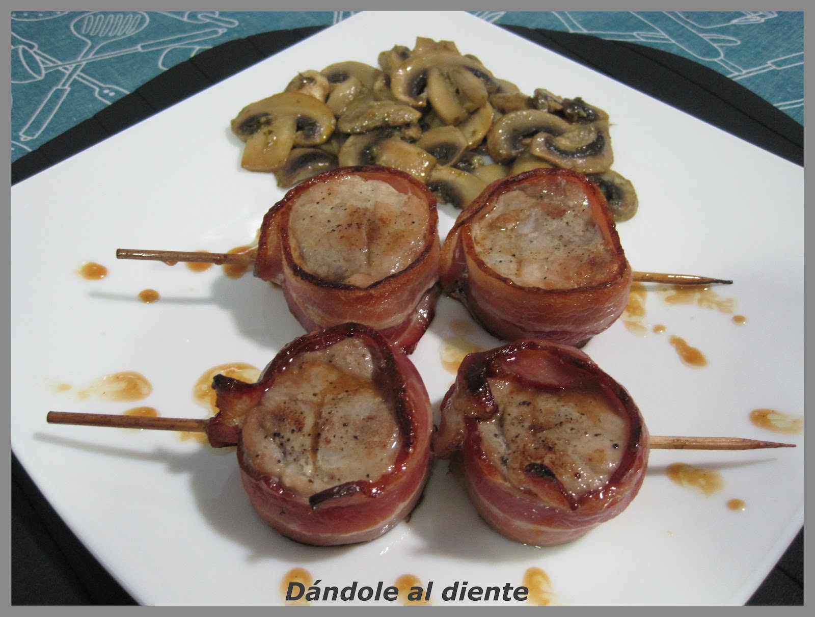 Dándole al diente: Brochetas de solomillo con guarnición de champiñones