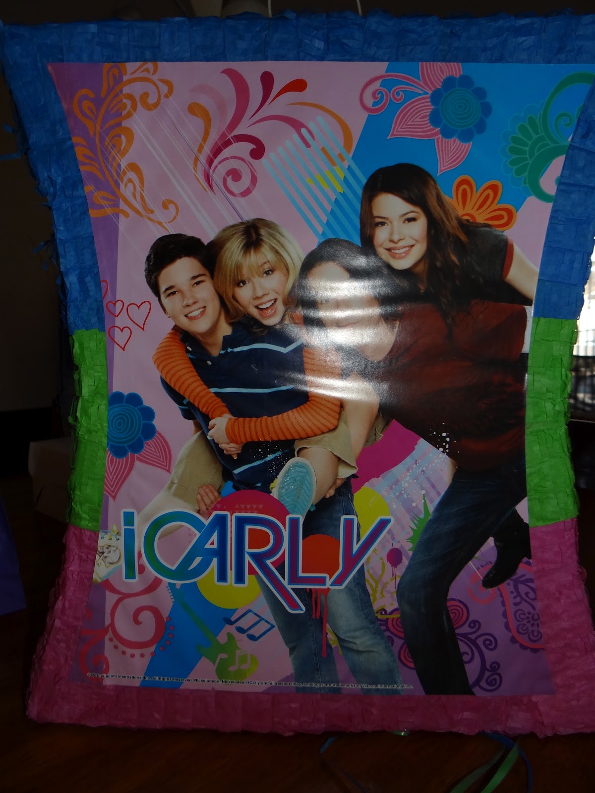 Heaven-licious-cakes: iCarly cake!