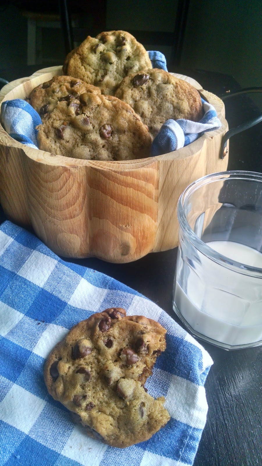 Joyce's BEST EVER Chocolate Chip Cookies - Meemaw Eats