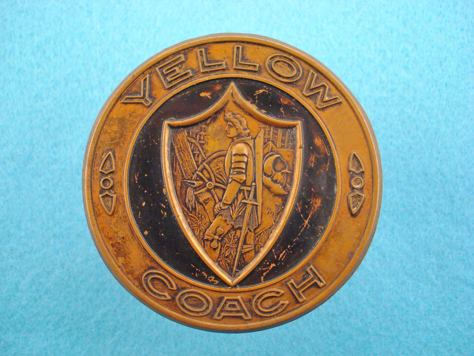 American Auto Emblems: YELLOW COACH/GM COACH