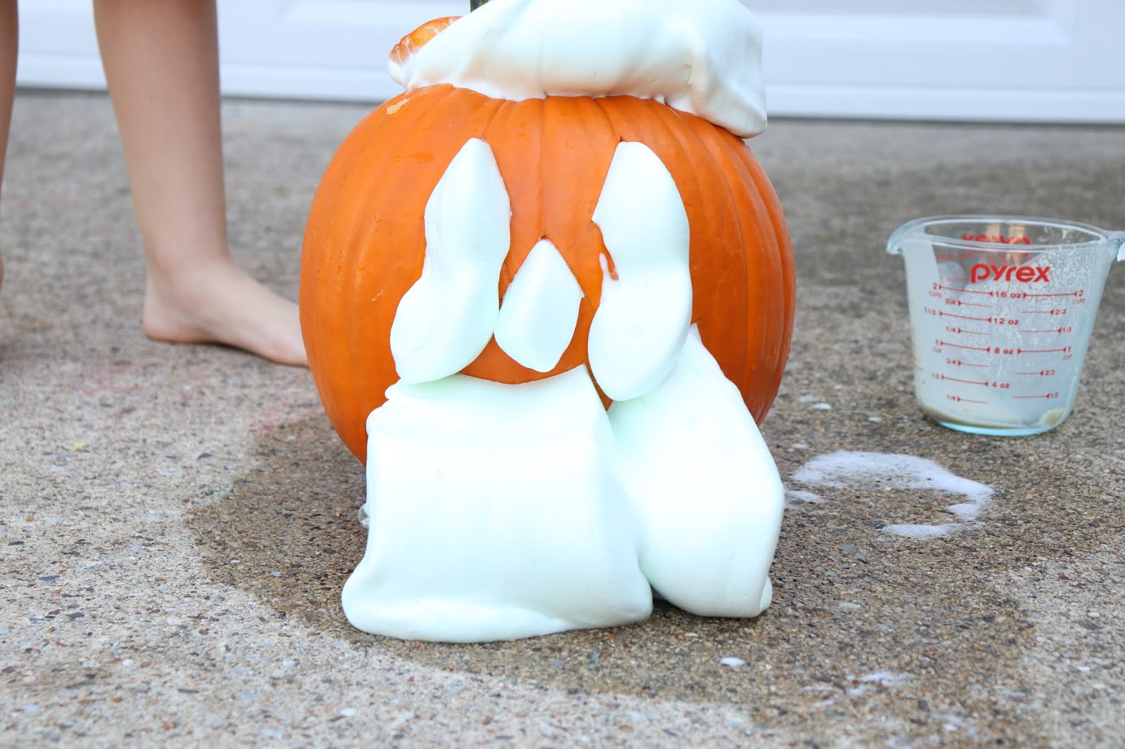 Momfessionals: Puking Pumpkin Experiment