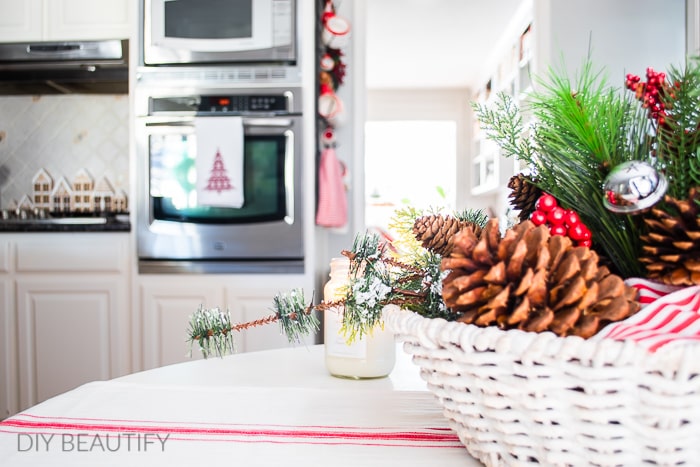 5 Tips for a Cozy Christmas Kitchen - DIY Beautify - Creating Beauty at ...
