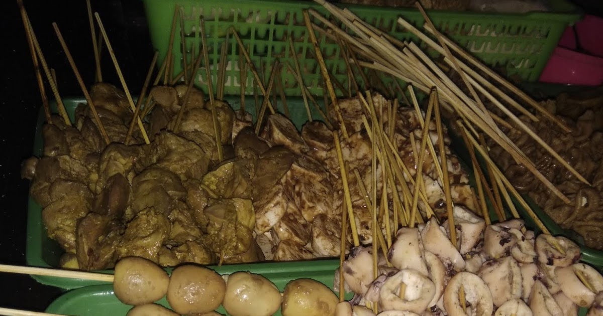 Spesial makanan sate sundukan, nasi kucing (sego kucing) dan minuman ...