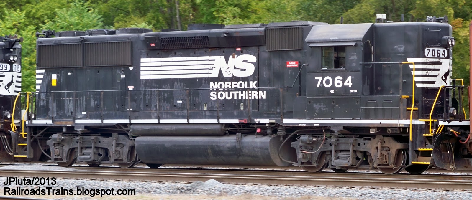 RAILROAD Freight Train Locomotive Engine EMD GE Boxcar BNSF,CSX,FEC ...