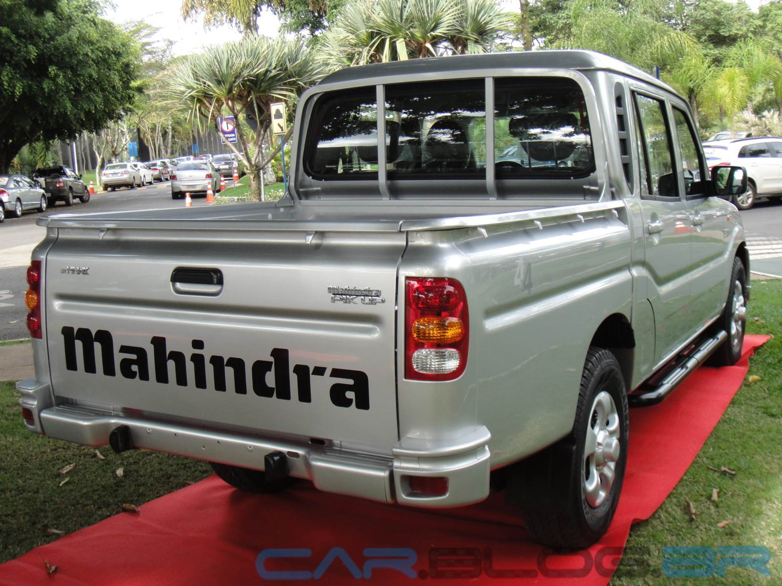 Mahindra Pick-UP 2.6 Turbo Diesel 4x4 tem preço de R$ 89.900 reais