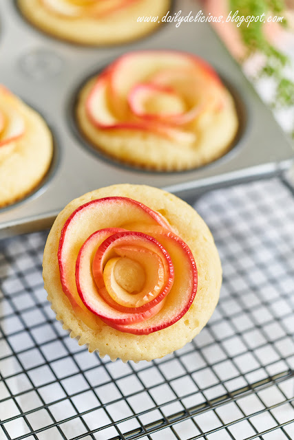 dailydelicious: Apple Rose Muffins