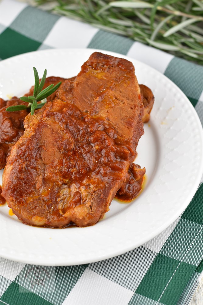 Ceafa de porc la cuptor, in sos de rosii - CAIETUL CU RETETE