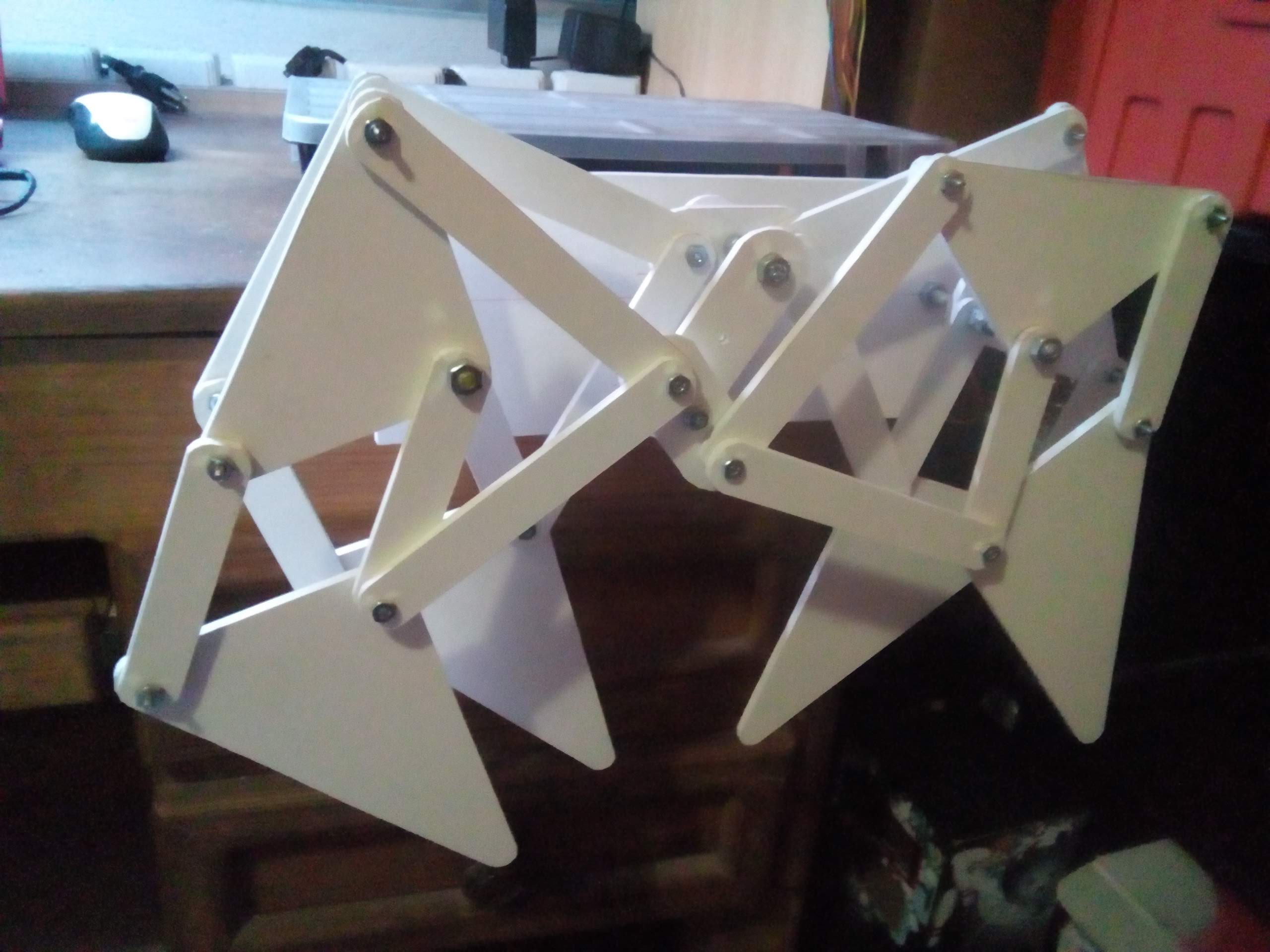 Robot con mecanismo Theo Jansen - Primeros intentos