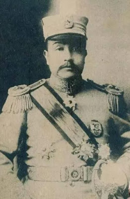 Hong Kong's First: Inspecteur Quincey And His Master Dramatist Son