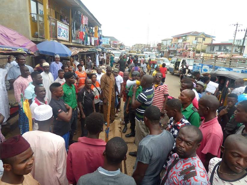 Photos: Joint Task Force arrest hoodlums extorting money from hawkers ...