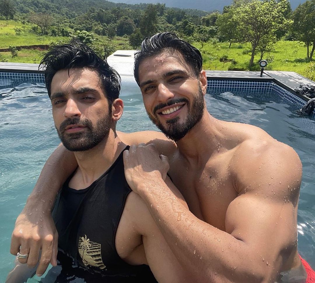 Shirtless Bollywood Men: Vin Rana: Just good friends