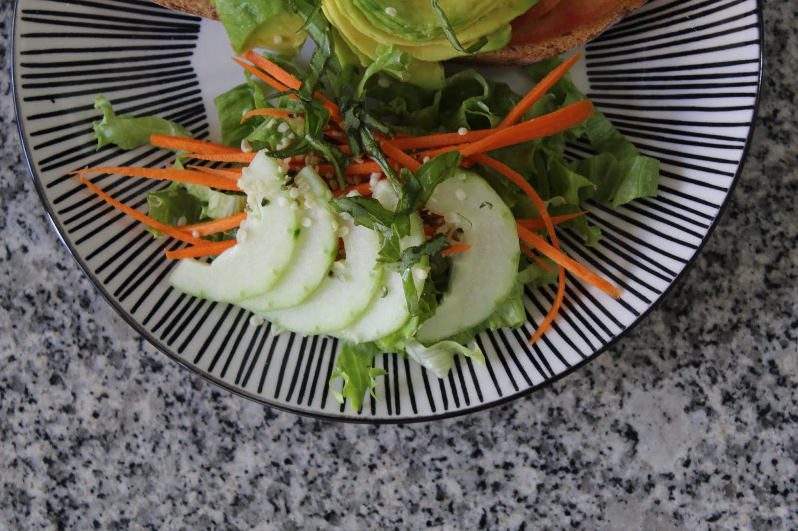 Tosta de Abacate e Salada Mista // Avocado Toast and Mixed Salad