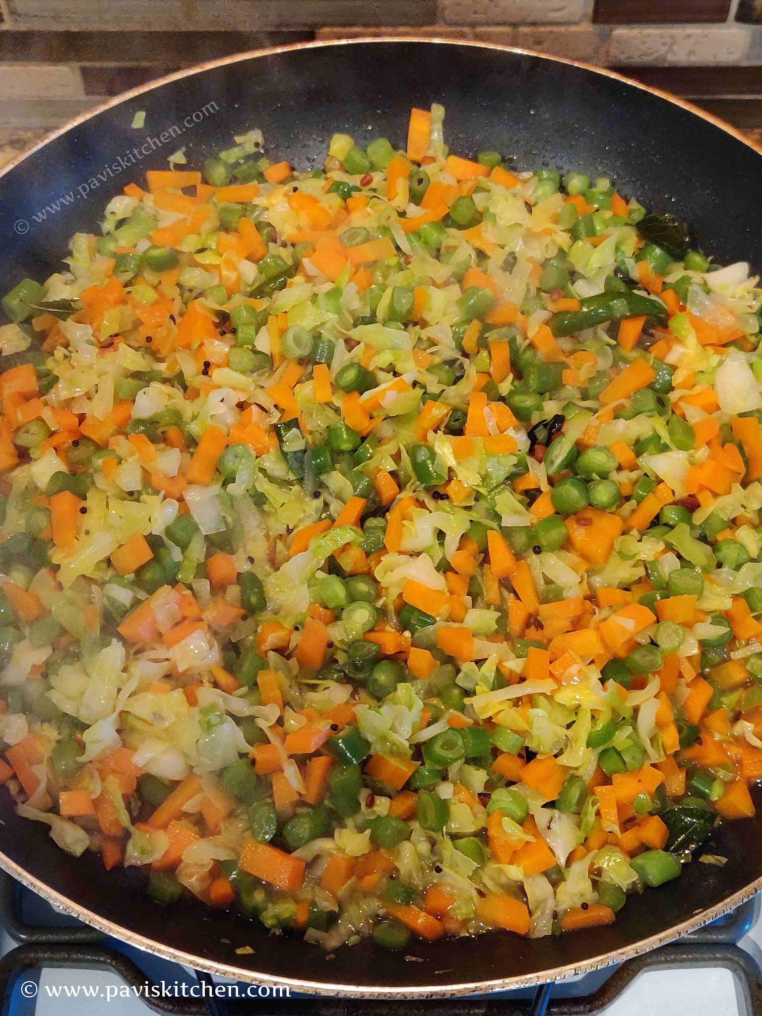 Tri-color poriyal | Carrot beans cabbage poriyal recipe | kalyana veetu ...