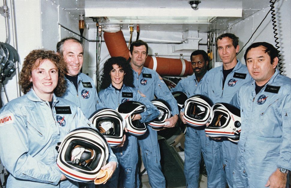 The Last Known Photo of the Space Shuttle Challenger Crew Boarding the ...