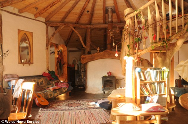 Moon to Moon: Help save this beautiful handmade roundhouse