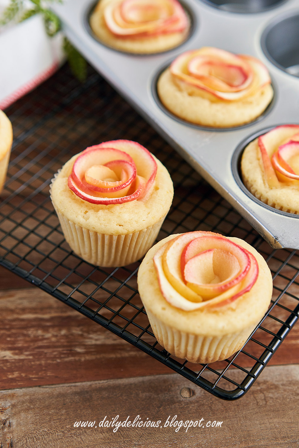 dailydelicious: Apple Rose Muffins