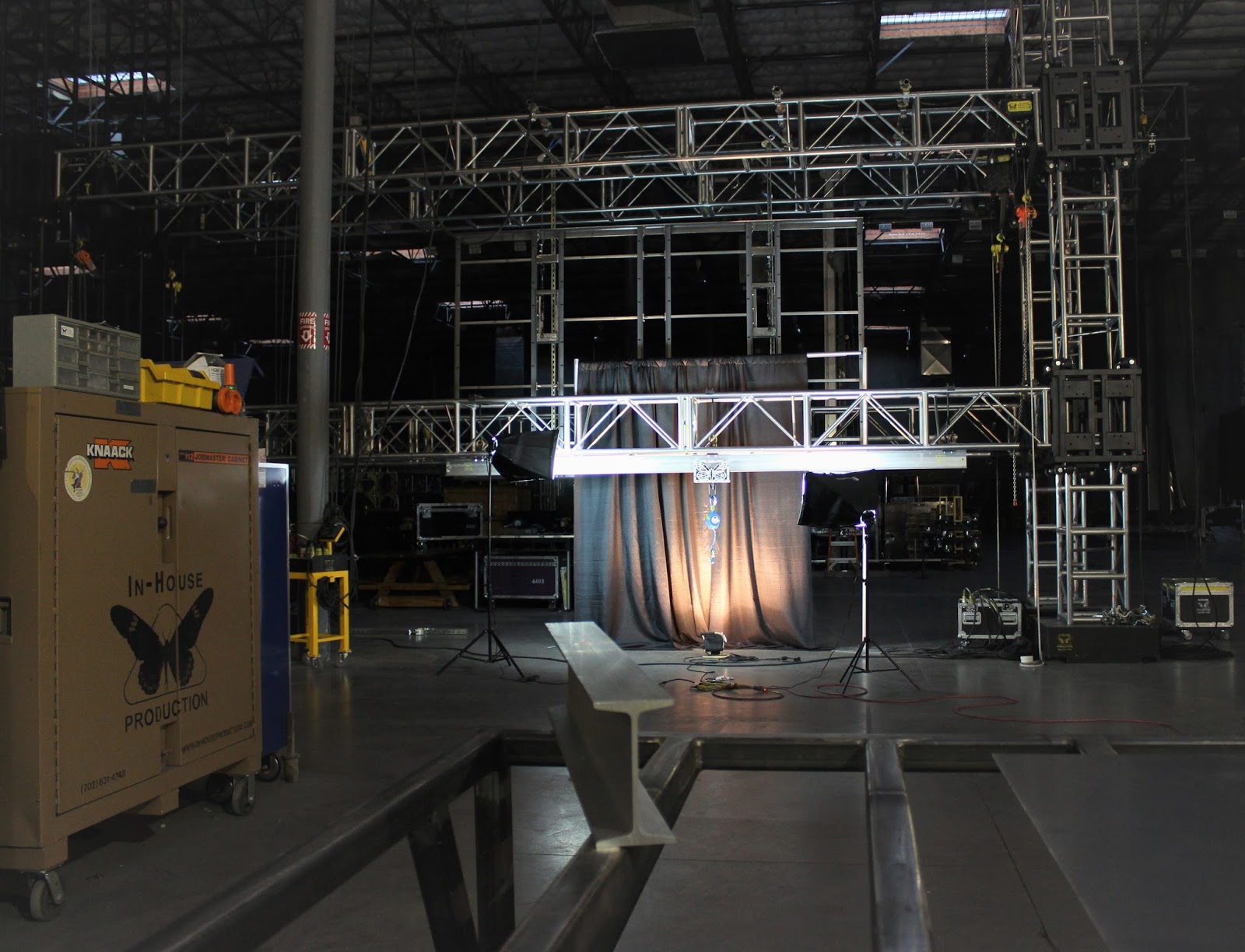 " IHP's PIPELINE POST ": Locking Fall Protection Trolley.