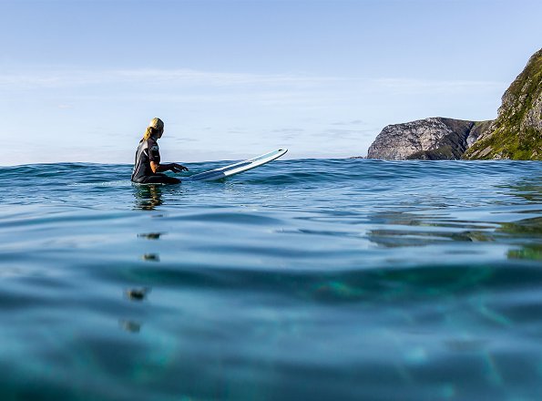 Photos of the Crown Prince Family surfing in Hoddevik were published
