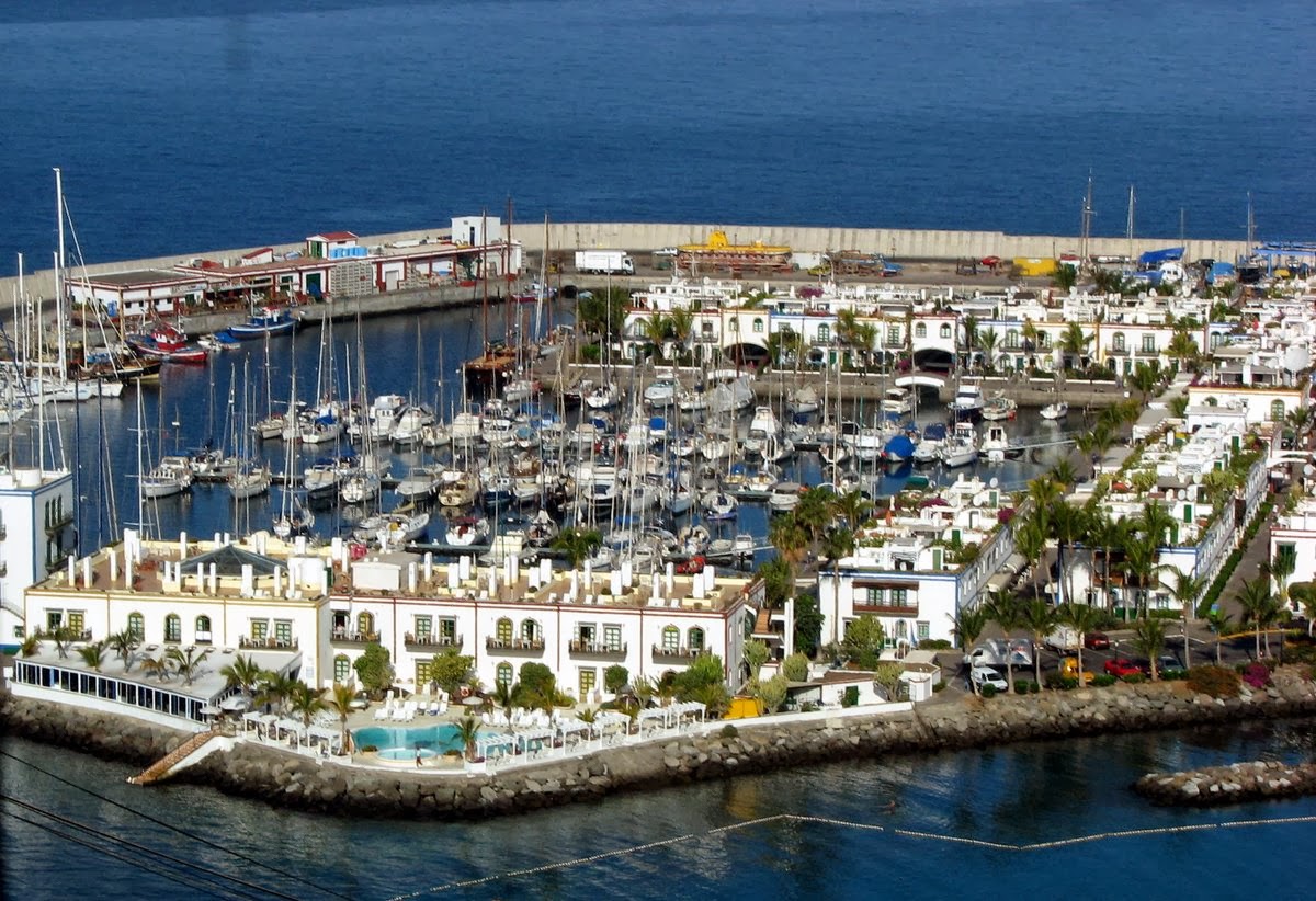 The village of Puerto de Mogán, Gran Canaria by Zubi Travel