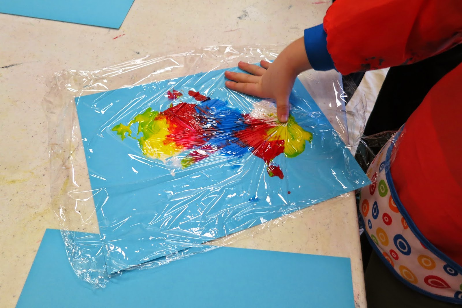 Toddler Art Class: Cling Wrap Painting : library makers