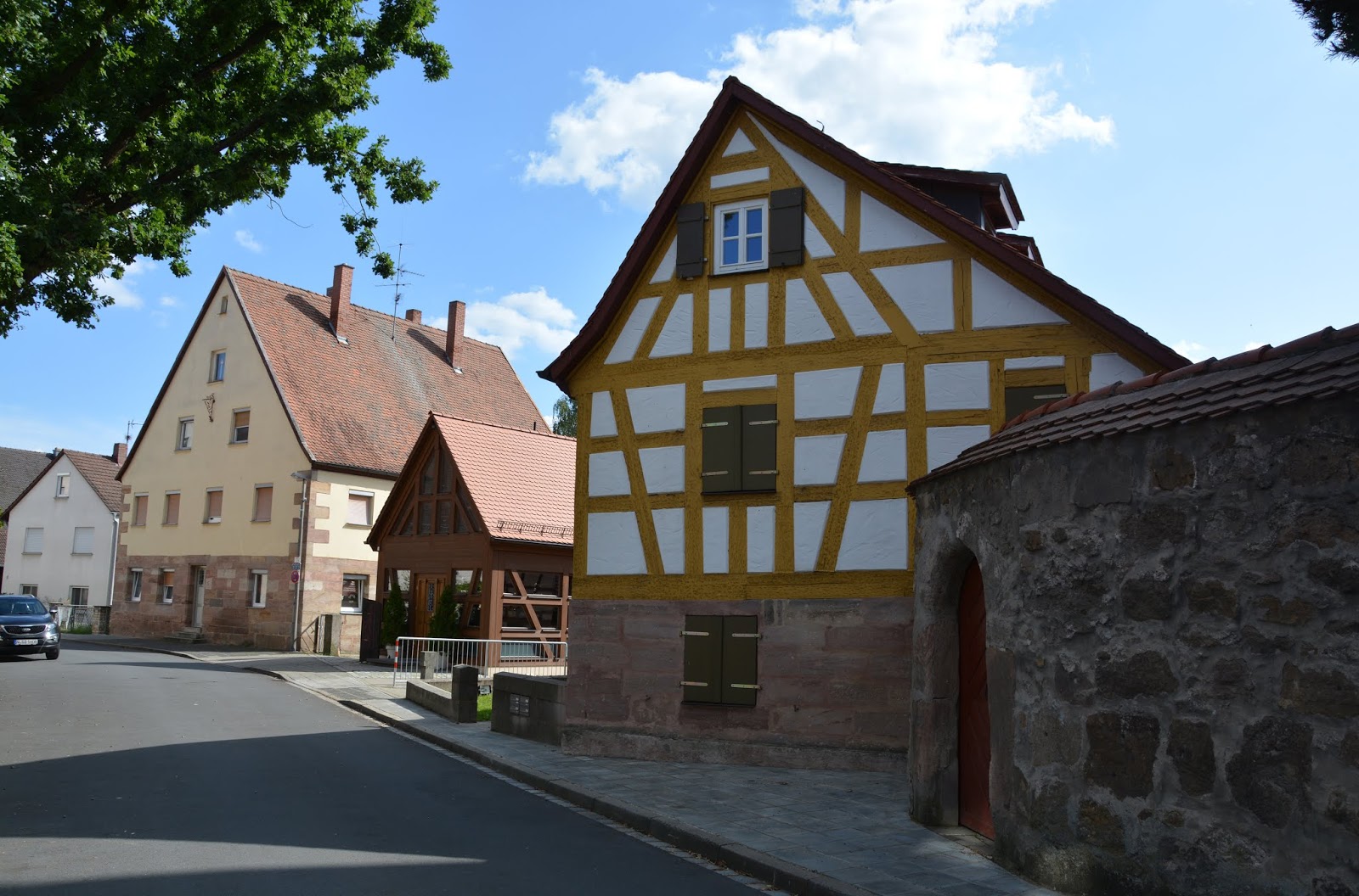 Nürnberginfo: Die Wehrkirche St Nikolaus in Kornburg