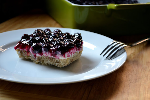Hardly Housewives: Blueberry Cream Cheese Dessert