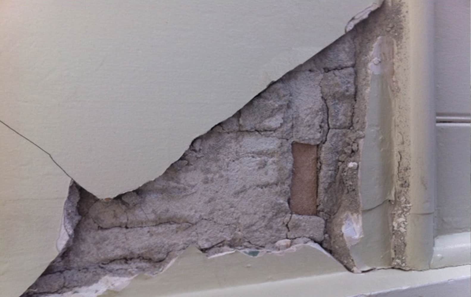 Asbestos in Plaster Walls - Check for Asbestos Causes And Risk ...