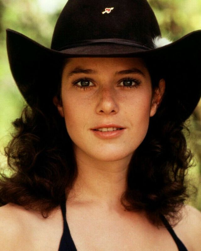 35 Portrait Photos of Debra Winger in the 1970s and ’80s ~ Vintage Everyday