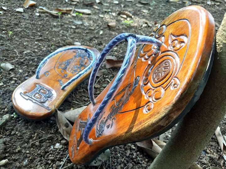 Yuk Bantu Share UKM Produk Sendal Kayu Ukir Jepara Ini Gaes... - Info ...