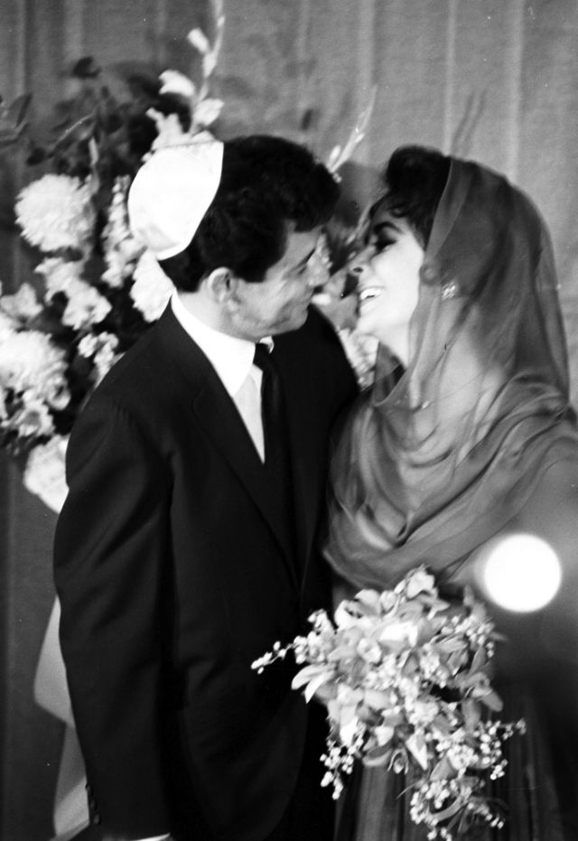 Vintage Photos of Eddie Fisher and Elizabeth Taylor on Their Wedding ...