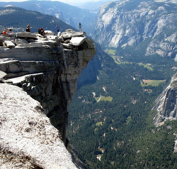 THE WORLD GEOGRAPHY: 10 Spectacular Overhanging Rocks