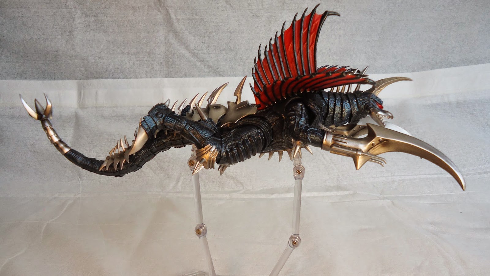 Import Monsters: Review: S.H. Monsterarts Gigan 2004