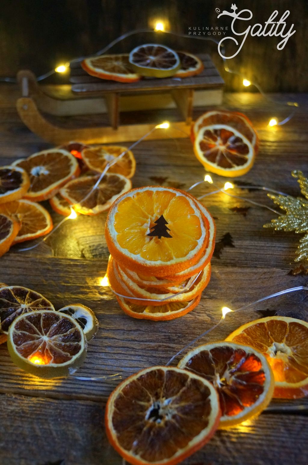 Suszone pomarańcze, cytryny, mandarynki i limonki