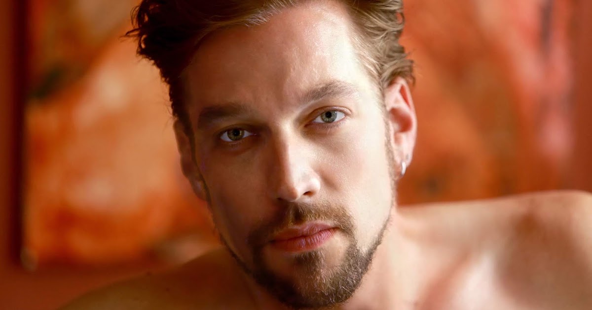 BARIHUNKS ®: Robert Gleadow is Mozart's Figaro of choice this season