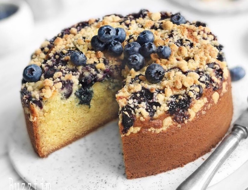 Blueberry cake with cinnamon streusel topping