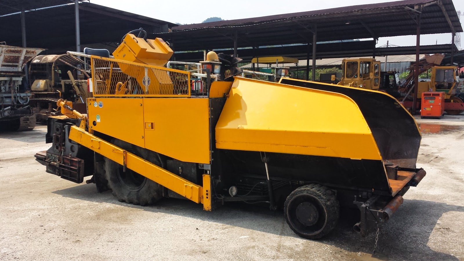 SOON SENG LEE HEAVY EQUIPMENT PLT: Sumitomo HA44W Asphalt Finisher / Paver