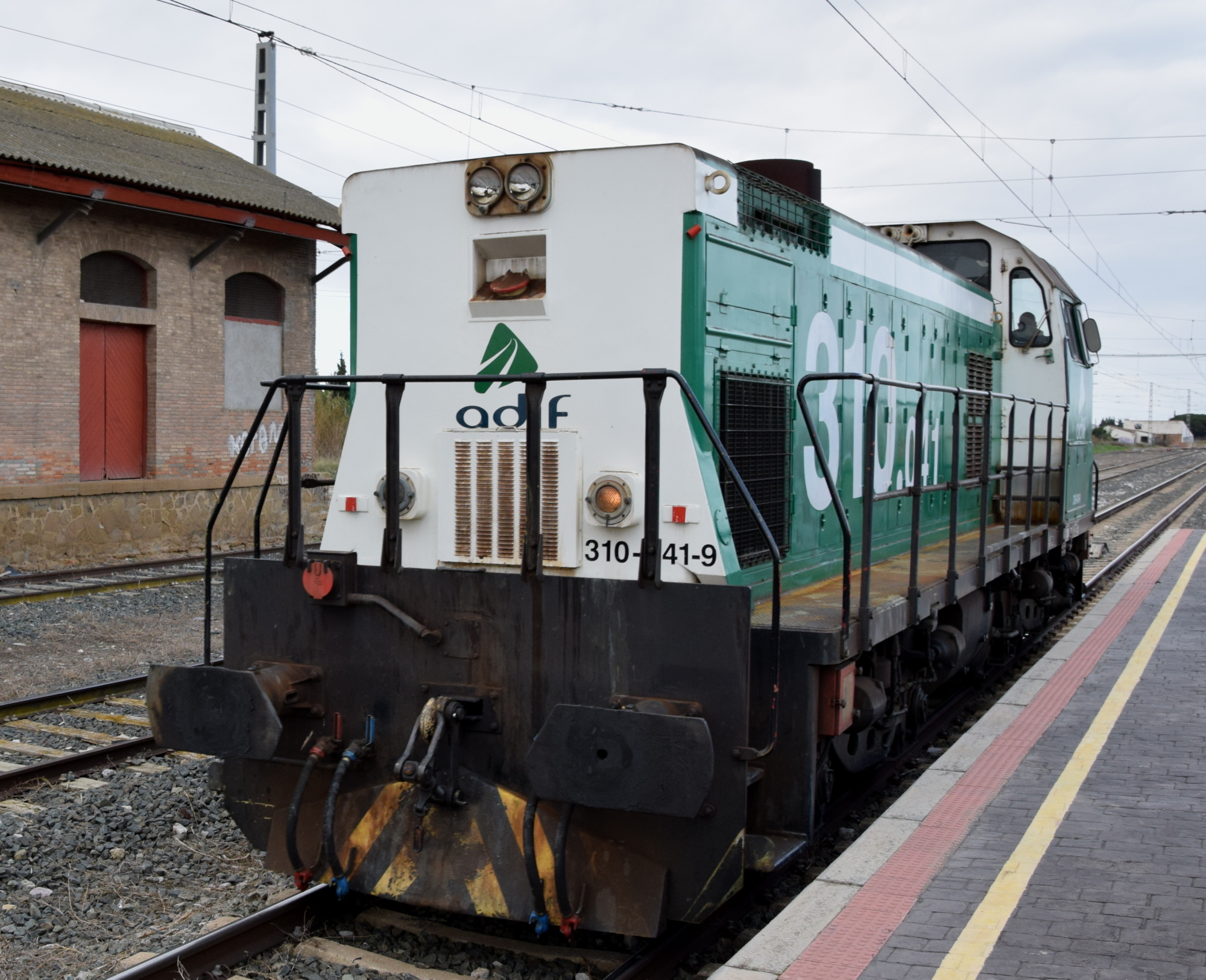 Unos cuantos trenes: FOTOGRAFÍA --- Locomotora serie 310