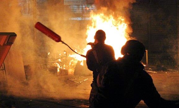 ΕΚΤΑΚΤΟ...!! ΑΥΤΗ ΤΗΝ ΩΡΑ ΜΠΟΥΡΛΟΤΟ Η ΑΘΗΝΑ...!!! ΚΑΙΓΕΤΑΙ ΤΡΑΠΕΖΑ ΣΤΗΝ ...