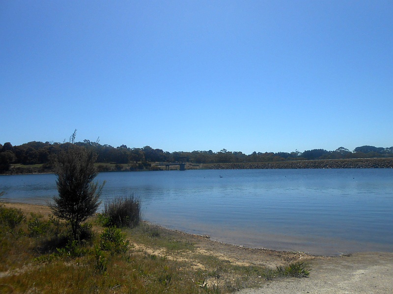 TRACKS, TRAILS AND COASTS NEAR MELBOURNE : Devilbend Reservoir - Tuerong