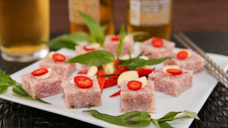 Nem chua - Vietnamese fermented pork roll